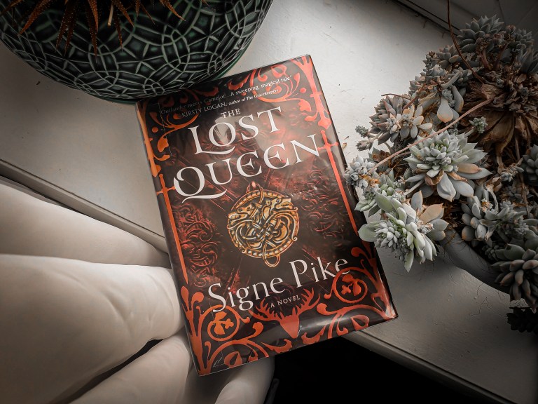 The Lost Queen by Signe Pike – Of Worlds Forgotten